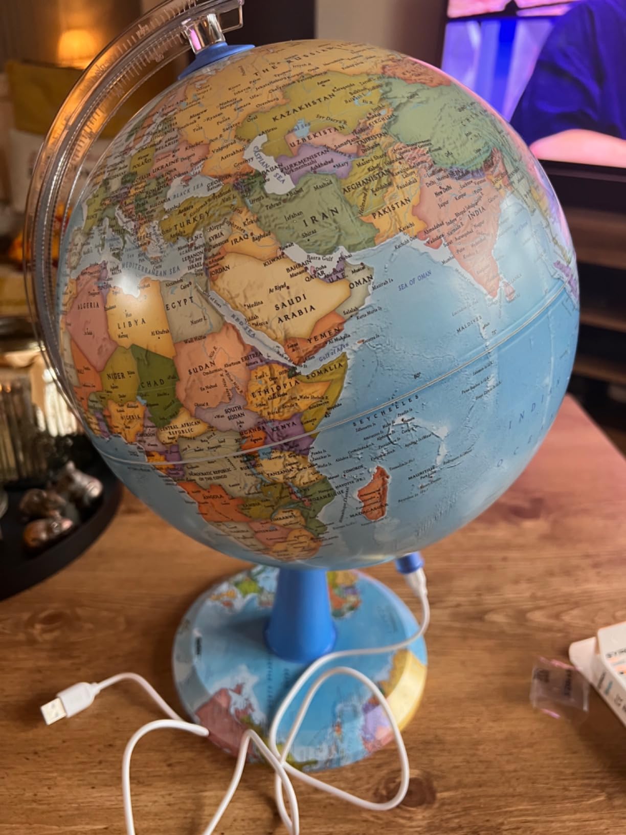 TOPGLOBE 20cm Illuminated Globe - English Map - Modern Political World ...